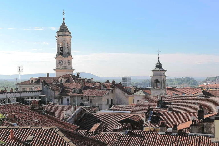 Ivrea, tra la storia, la leggenda Olivetti e l'architettura moderna